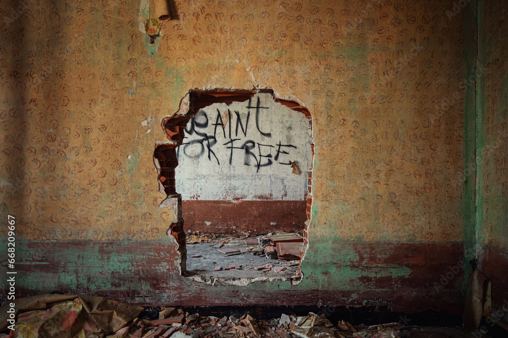 Murs percés en urbex Stock Photo | Adobe Stock