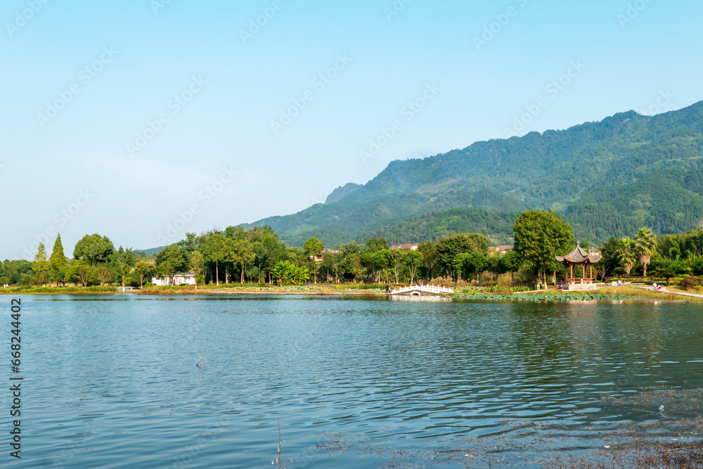 The attic on the lake，Beautiful Longshui Lake Wetland Park, Chongqing ...