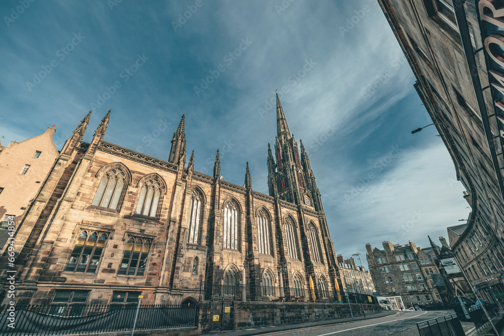 Poster Edinburgh an impressive skyscraper with a towering spire – Wall ...