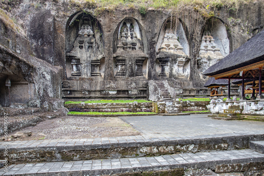 Gunung Kawi Royal Tombs. A beautiful complex with carved stone temples ...