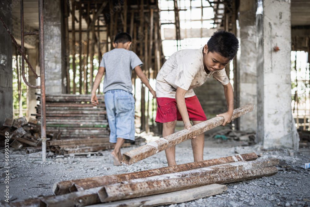Poor children forced to do construction work, child labor, abuse To the ...