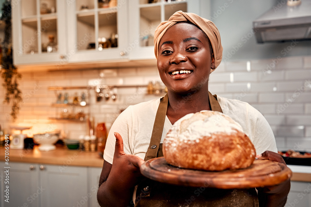 Artisanal bakery. Cheerful oversized lady showing freshly baked crispy ...