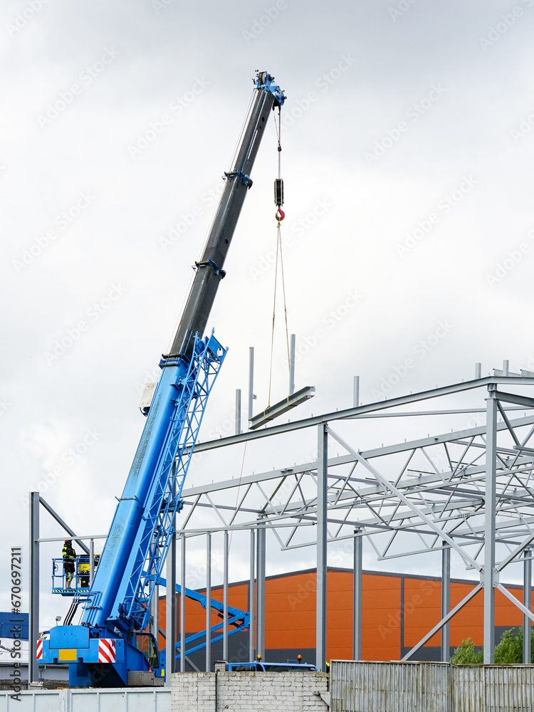 Steel frame structure assembly using telescopic boom crane and self ...
