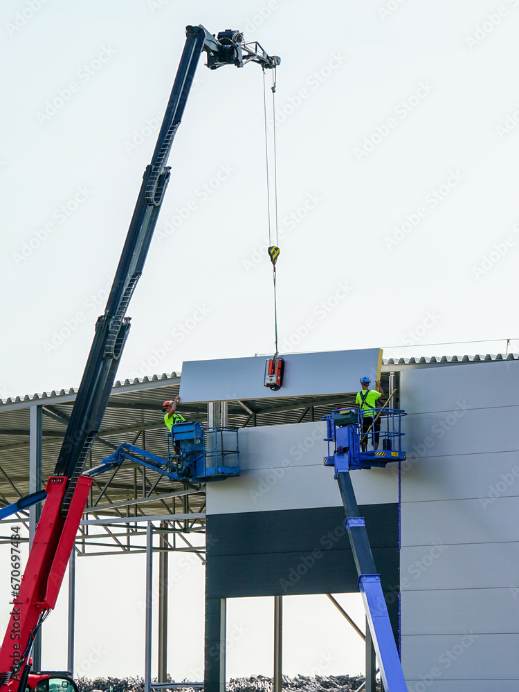 Sandwich panels wall assembly using telescopic boom crane and two self ...