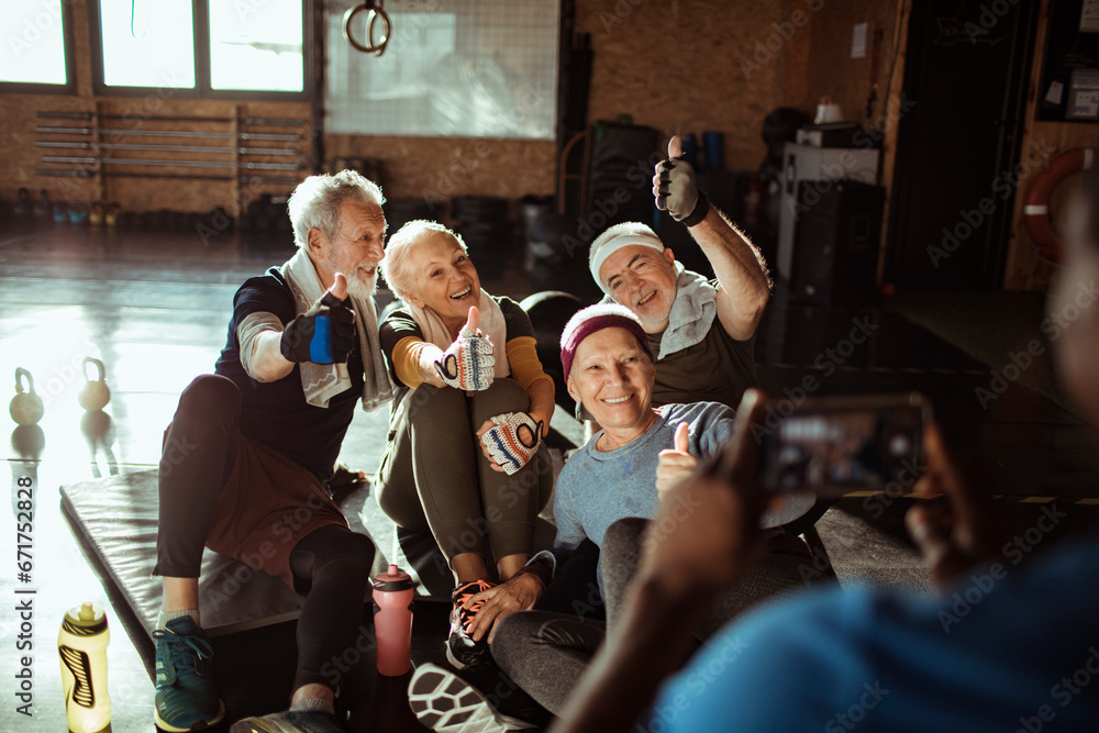 Senior friends striking a cheerful pose for a picture in a gym Stock ...