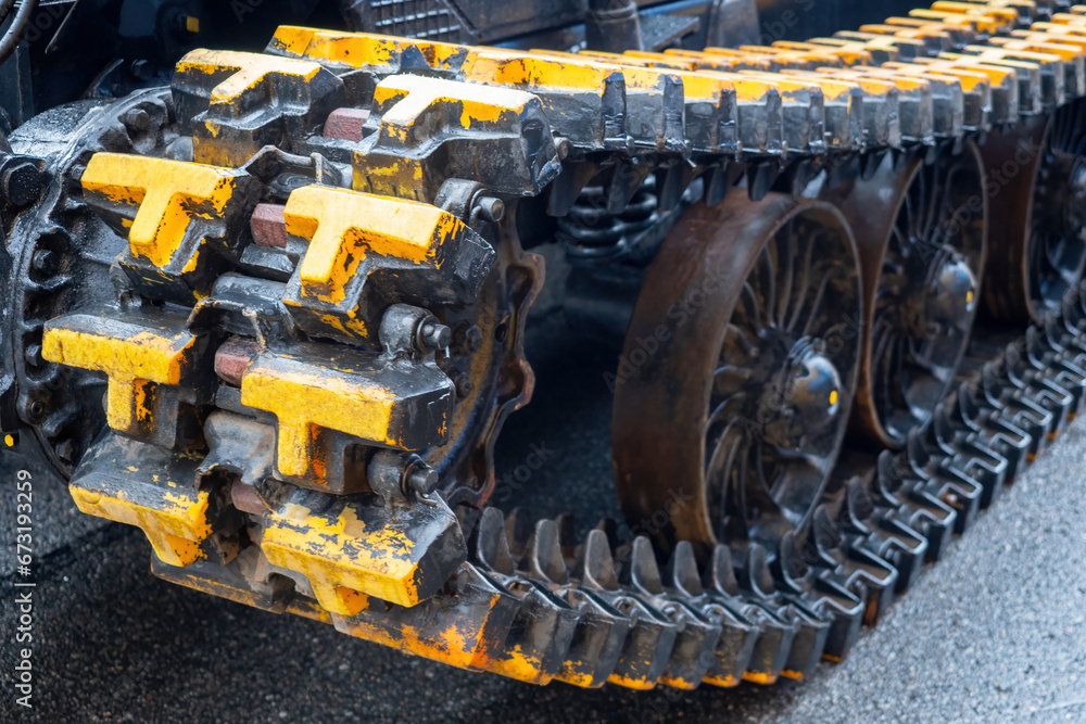 Foto de Crawler construction equipment close-up. Transport on ...
