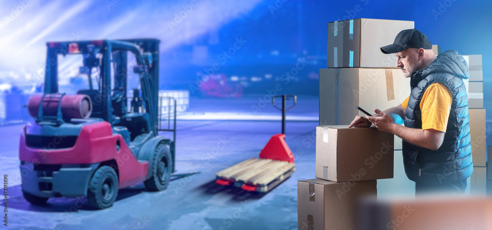 Foto de Man storekeeper. Worker with boxes. Guy near forklift ...