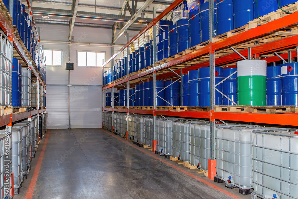 Foto de Chemical factory warehouse. Storage with barrels on pallets ...