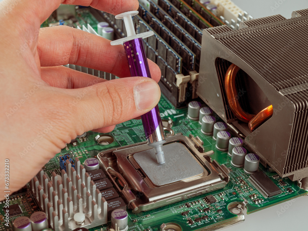 Correct application of thermal conductive paste to the cover of a ...