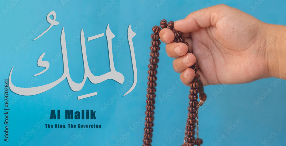 Hand of Muslim woman holding prayer beads, 99 Names of God, Muslim ...