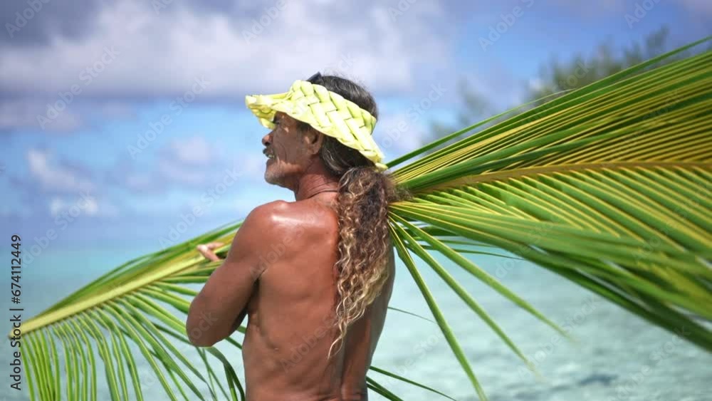 Traditional man in Tahiti making a hat. Island and Polynesian culture ...