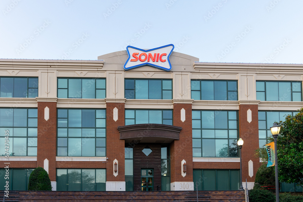 Foto de Oklahoma City, USA - October 25th, 2023: Sonic sign at the ...