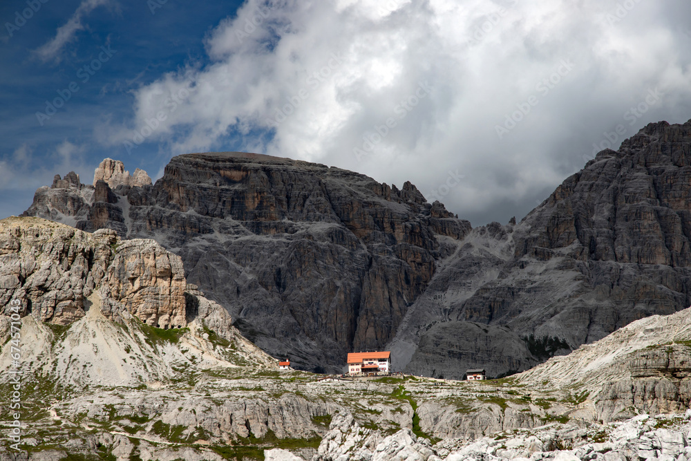 Foto de Rifugio Locatelli, mountain hut Antonio Locatelli, in the Tre ...