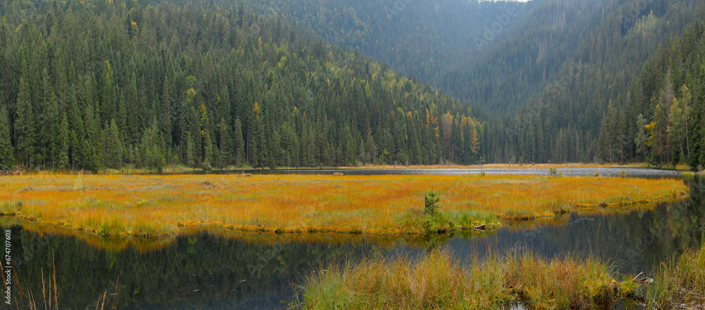Großer Arbersee im Herbst, Bayersicher Wald, Bayerisch Eisenstein ...