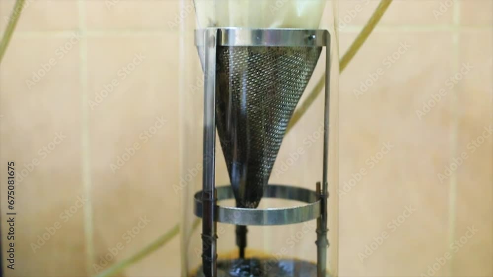 Reflux extractor test to determine asphalt content in hot mix paving ...