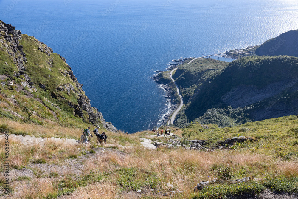 Hike to Reinebringen (via Sherpa steps) with a particularly great view ...