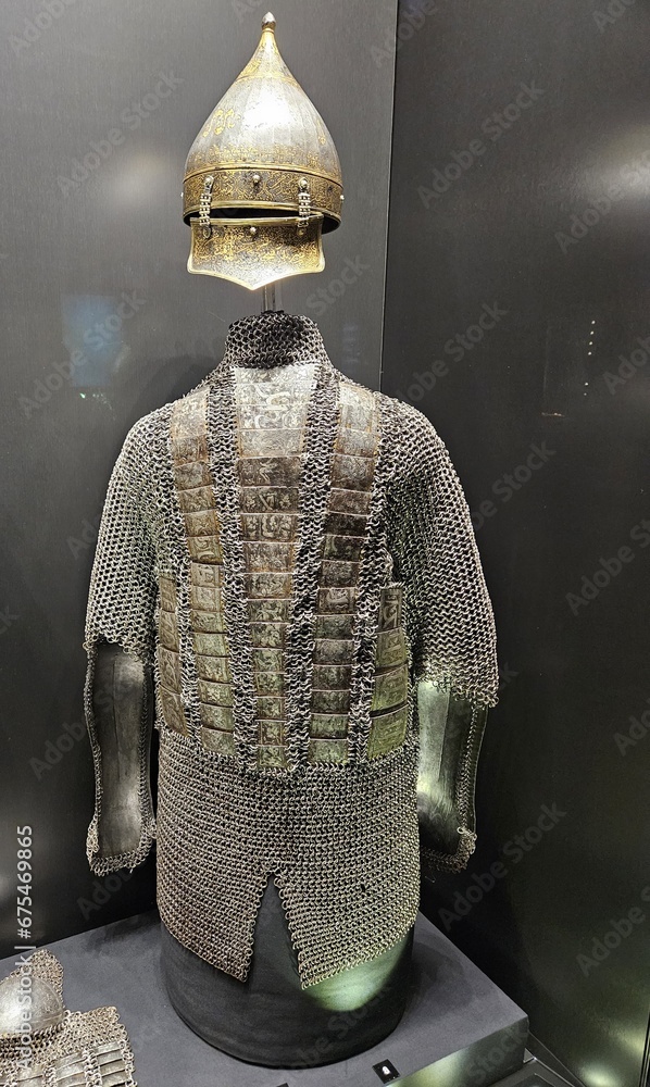 Helm und Plattenpanzer aus dem 15. Jahrhundert im Topkapi-Palast in ...