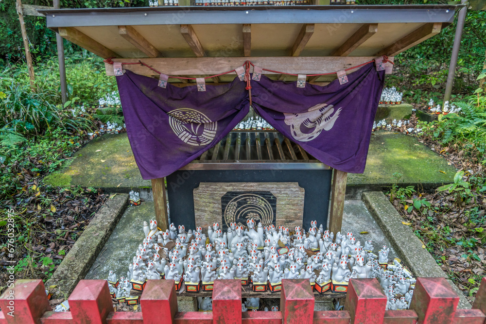 Kamakura, Japan - November 16, 2017 : Sasuke Inari jinja. Small Inari ...