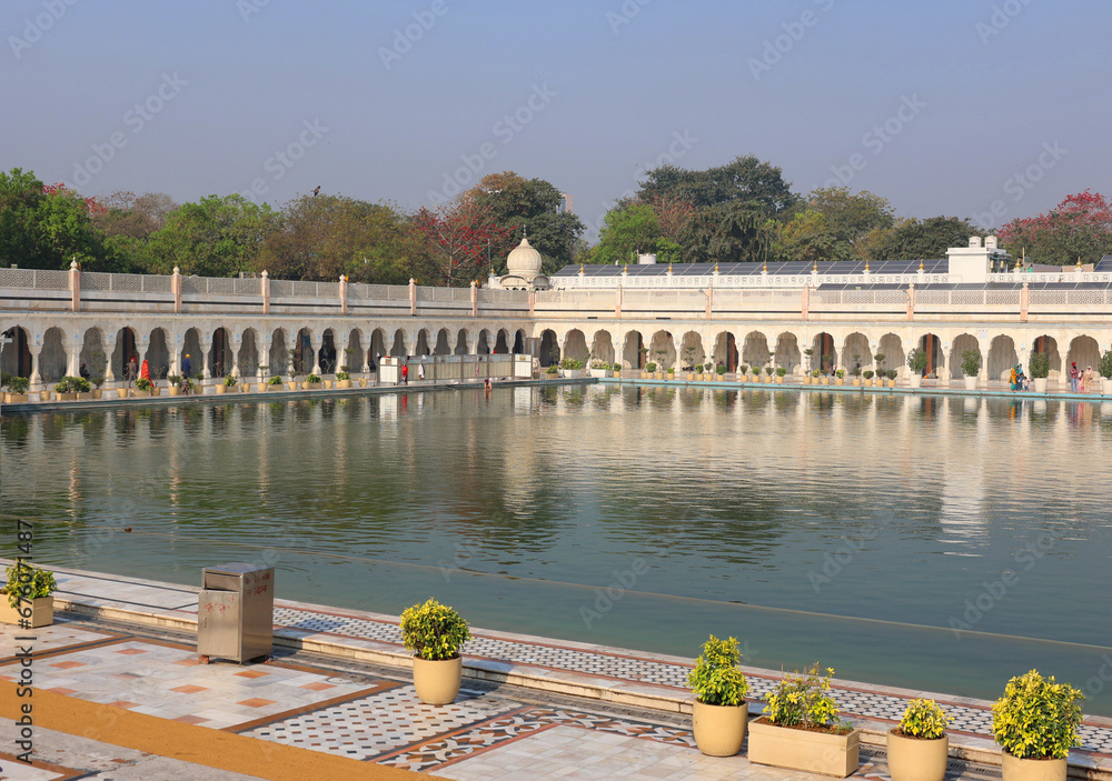 Sri Bangla Sahib Gurudwara, one of the most important Sikh temples in ...