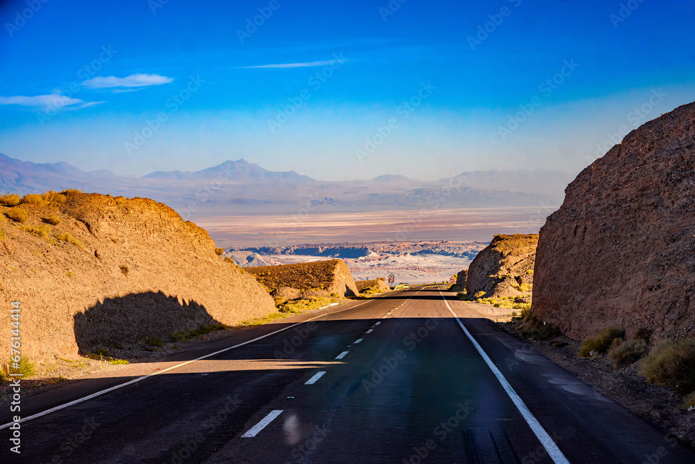 Estrada Rota 23 que liga Calama até San Pedro de Atacama no Chile ...