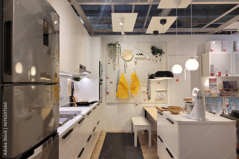 Foto de PENANG, MALAYSIA - 24 SEP 2023: An interior view captures the showroom inside an IKEA ...