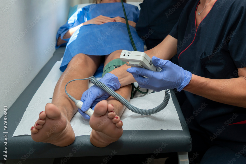 Blood pressure measurement from the popliteal artery leg, Ankle ...