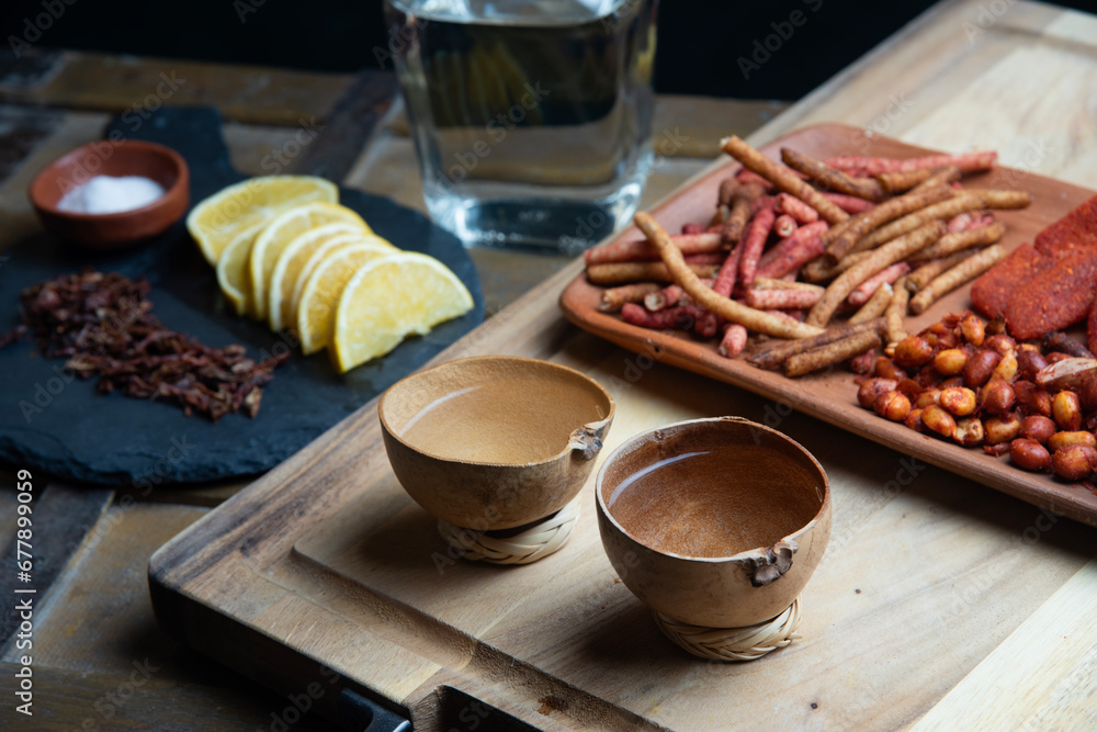 Mezcal, plato botanero, mexicano, naranja, churritos, chapulintes ...
