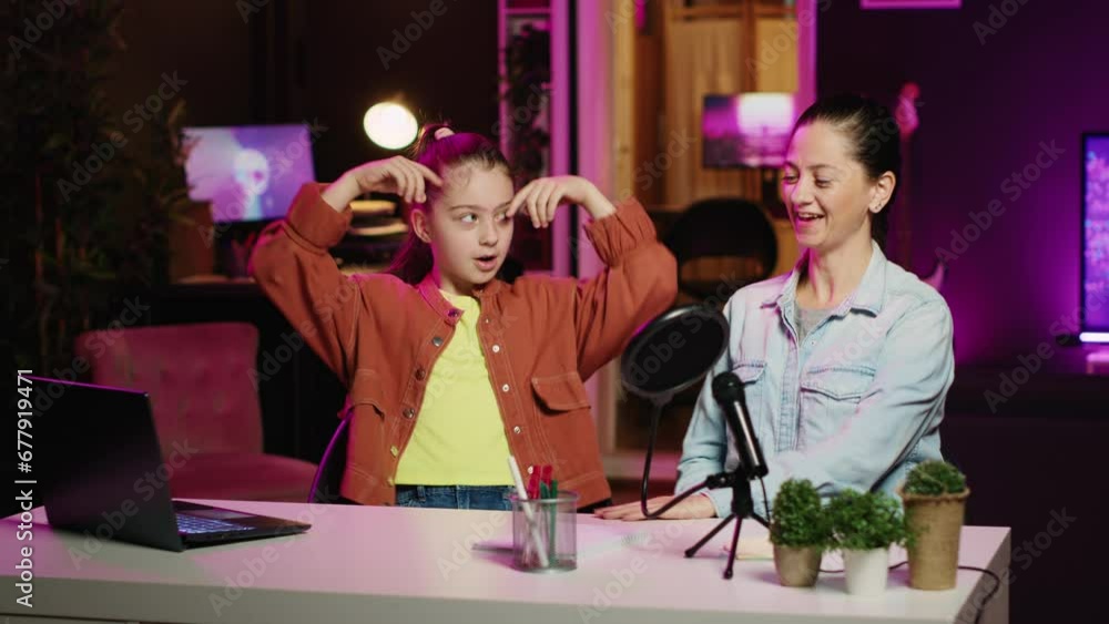 Cute kid teaching her mother how to do viral online dance moves while ...