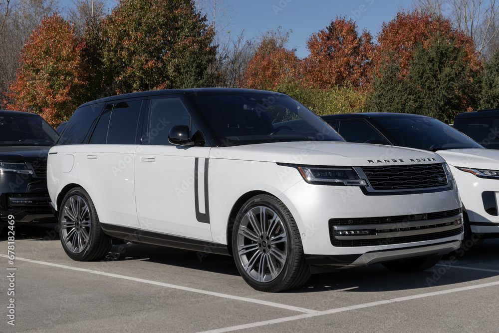 Land Rover Range Rover Sport SE display at a dealership. Land Rover ...