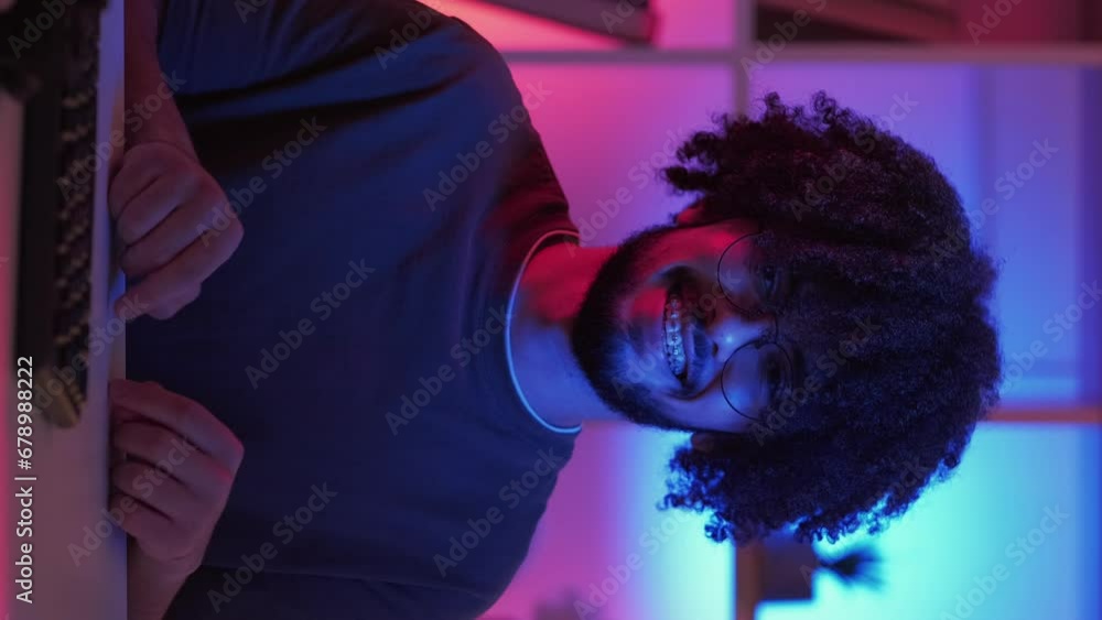 Vertical video. Small heart gesture. Positive man. Meme expression ...