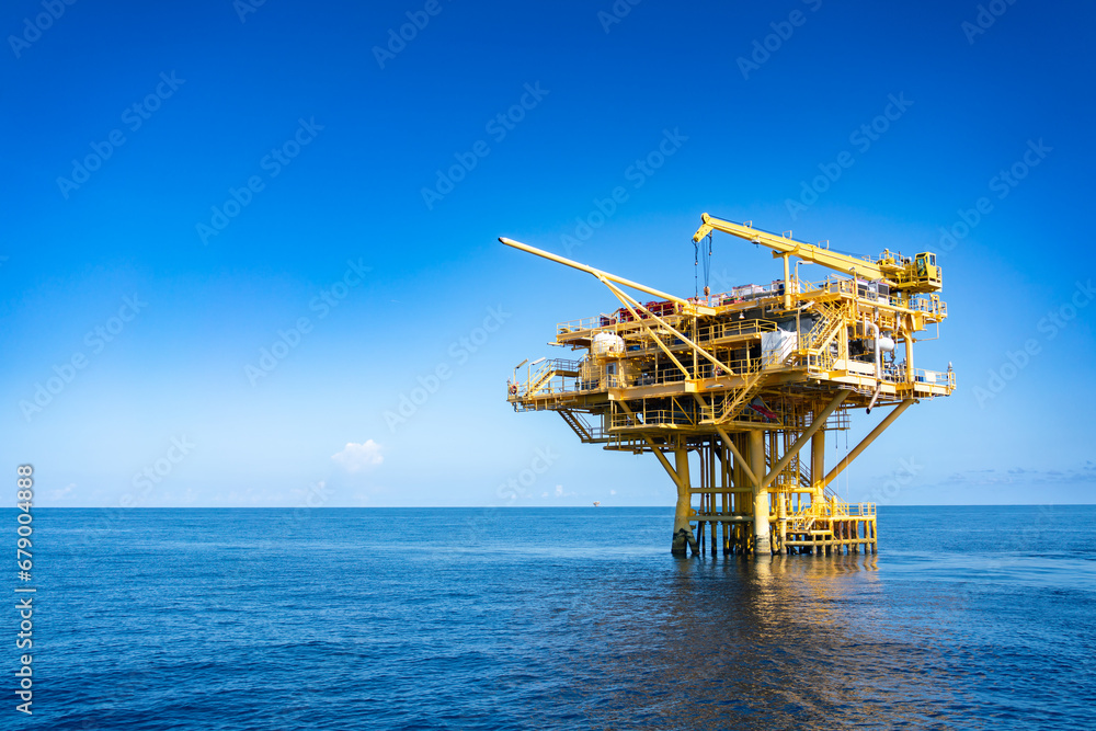 Offshore oil and gas wellhead remote platform which produced raw ...