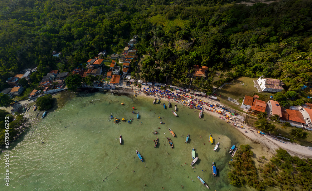 Imagem aérea da praia das Neves e da igreja de Nossa Senhora das Neves ...