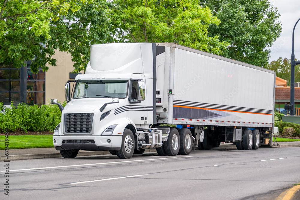 Local delivery day cab big rig semi truck with roof spoiler delivering ...