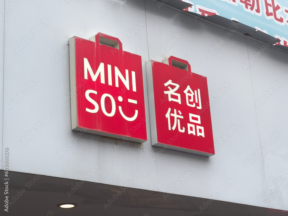 Foto de Nanning, China - Nov 15, 2023. Miniso store sign. Miniso is a ...