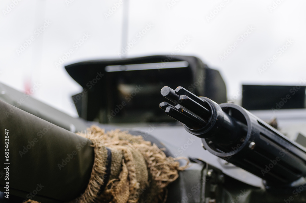 Foto de Drivers prism and heavy machine gun on an armoured ...