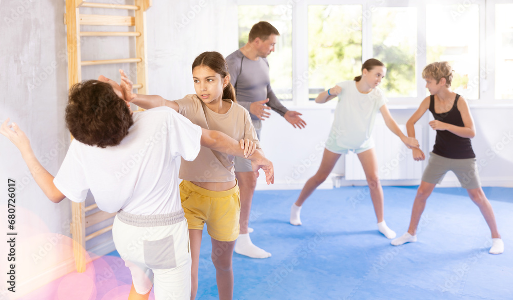 Children in sparring improve skill of performing strangulation and ...