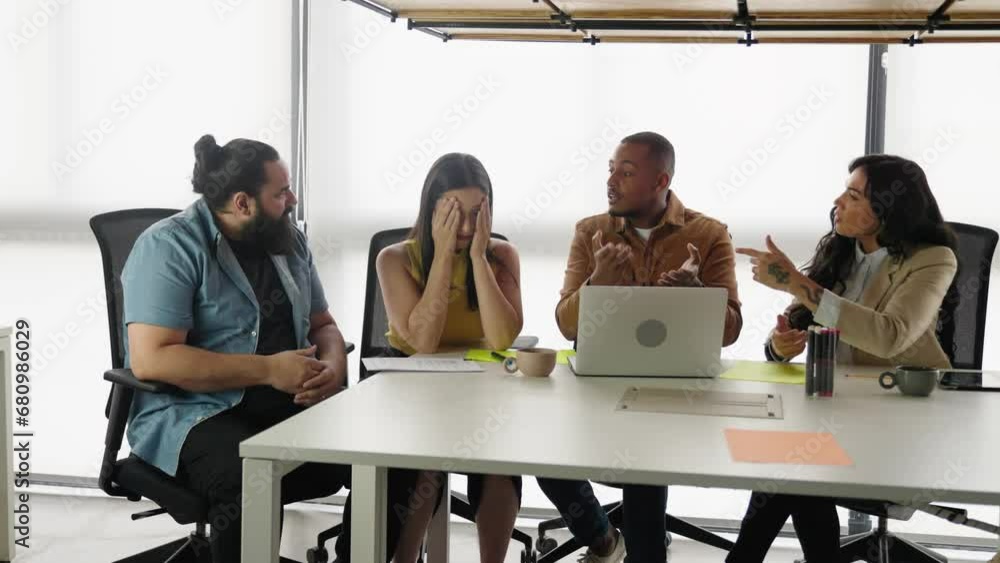 Vidéo Stock Angry colleagues clients arguing shouting at stressed sad ...