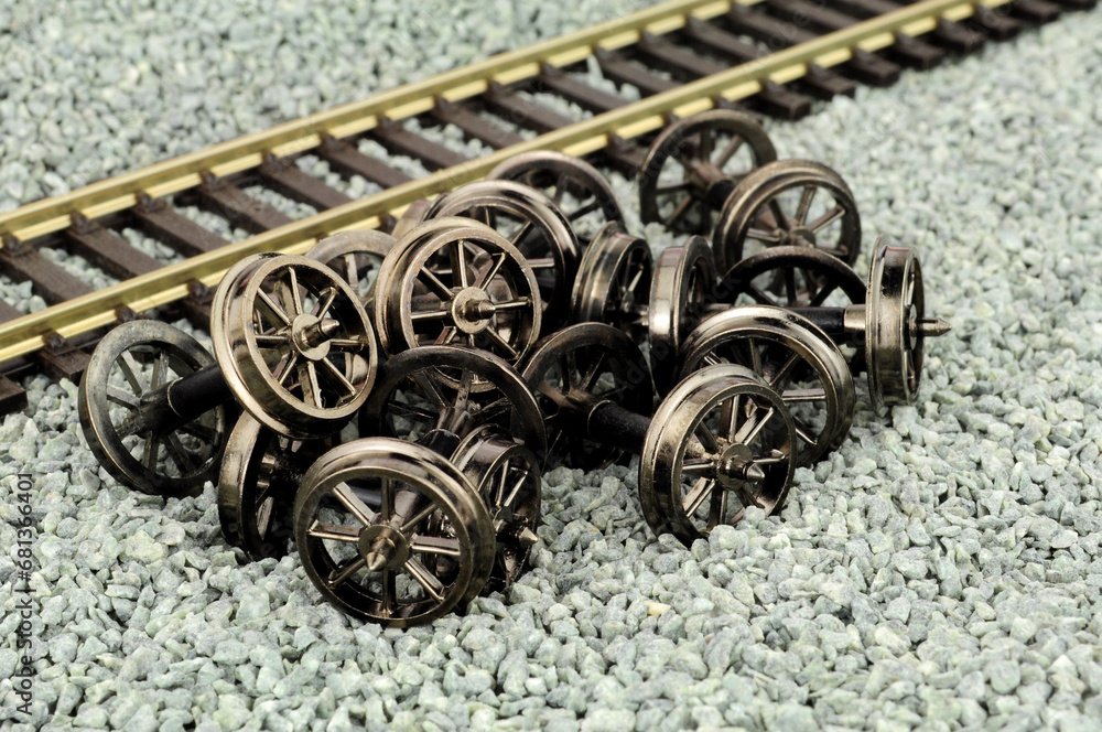 Metal spoked model railway wheels with axles in 00 gauge or 1/76 scale ...