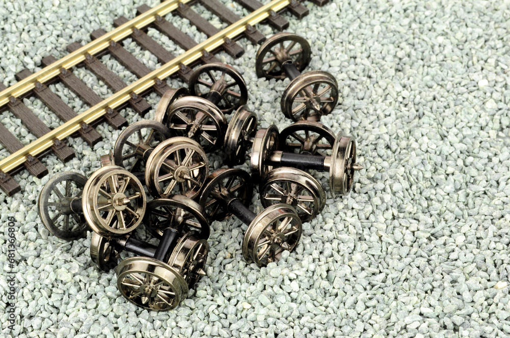 Metal spoked model railway wheels with axles in 00 gauge or 1/76 scale ...