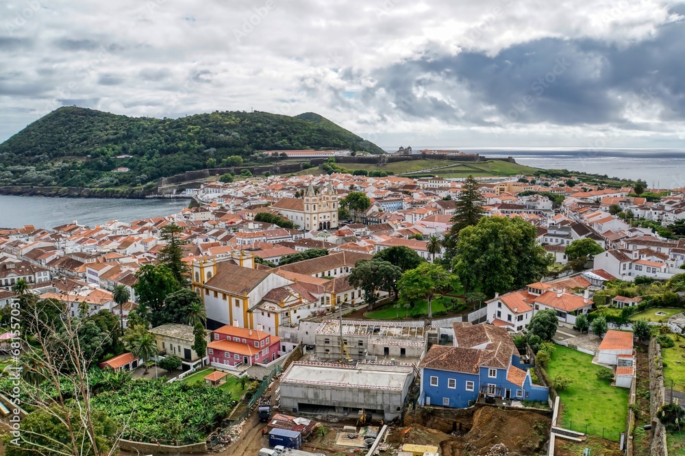Cidade de Angra do Heroísmo e o Monte Brasil, na Ilha Terceira – Açores ...