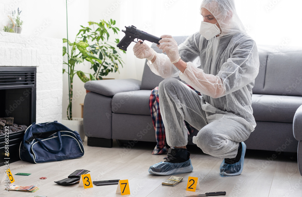 Crime scene investigation - collecting evidence from the crime scene ...