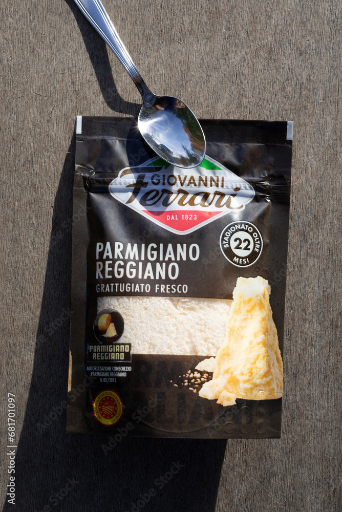 Sachet de fromage italien parmesan de la marque Giovanni Ferrari ...