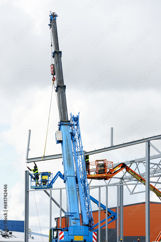 Steel frame structure assembly using telescopic boom crane and self ...