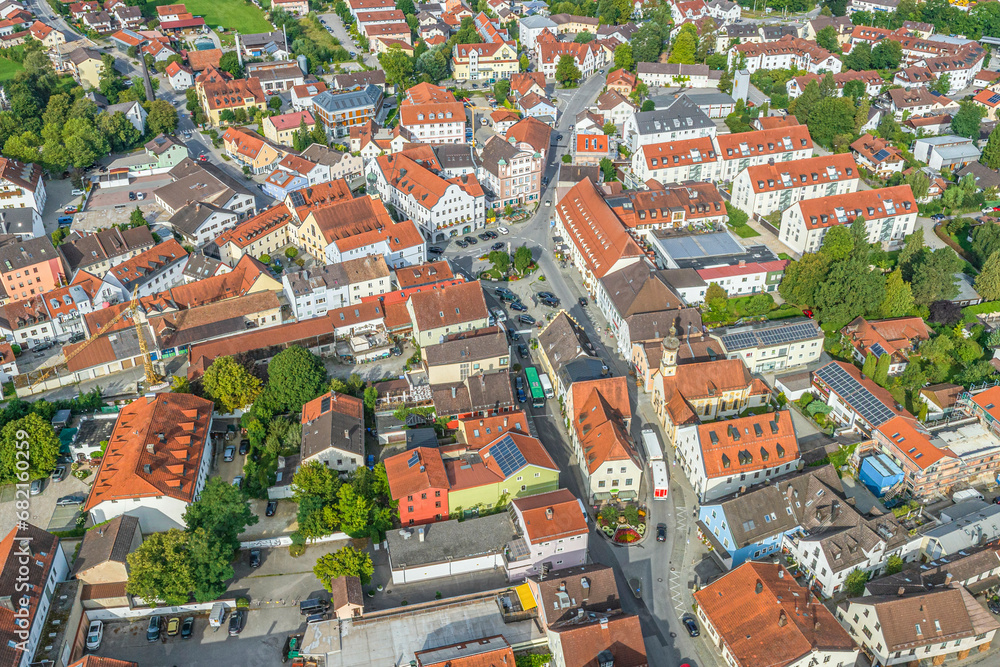 Grafing bei München von oben, Blick über die Innenstadt zum Marktplatz ...