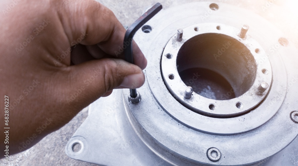 Work concept for removing and tightening bearing cover hex bolts using ...