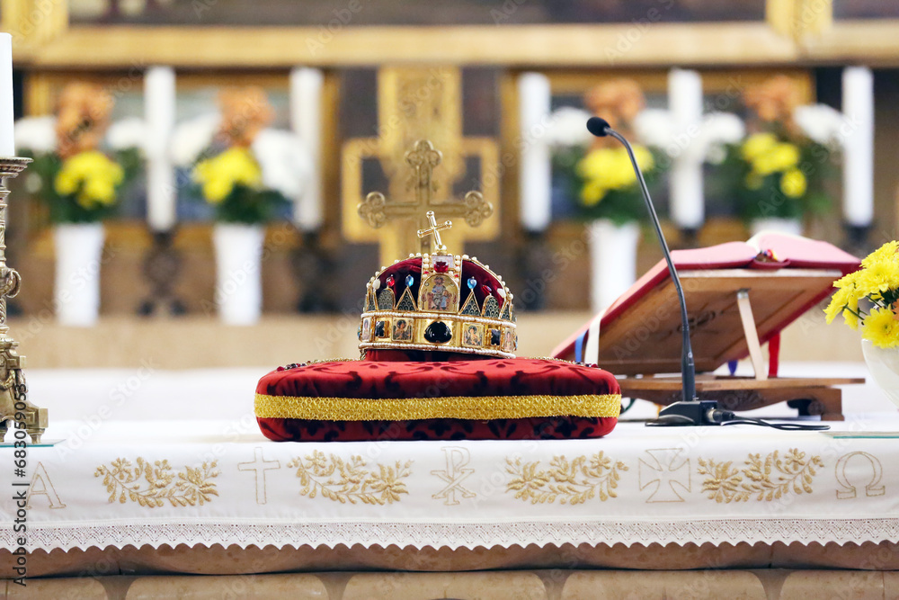 Replica of the Holy Crown of Hungary (Crown of Saint Stephen aka István ...