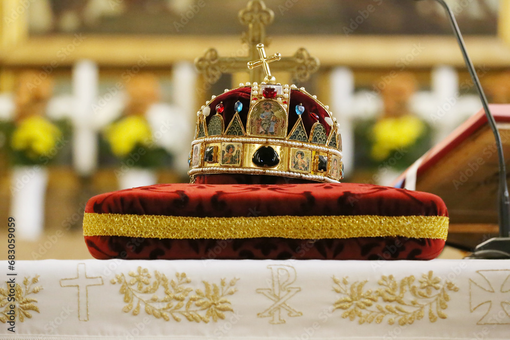 Replica of the Holy Crown of Hungary (Crown of Saint Stephen aka István ...