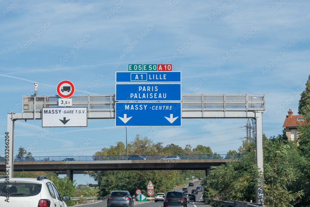 Highway road signs Paris, driving in heavy traffic on ring road of ...