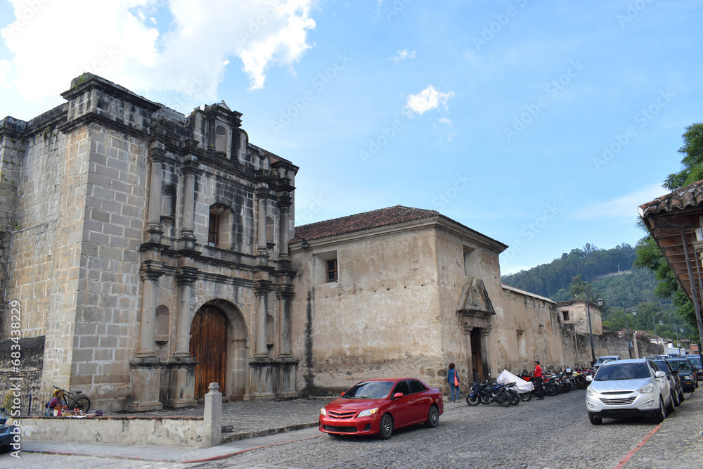 Fachada de las ruinas de la Iglesia y convento de Capuchinas en Antigua ...