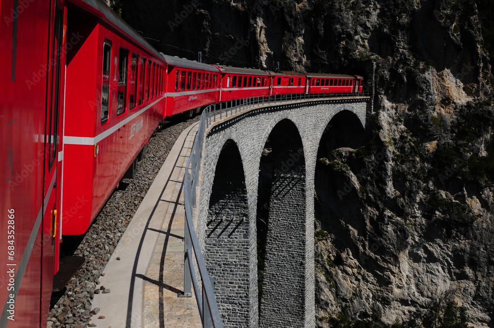 Glacier Express train trip through the swiss alps | Bahnreise durch die ...